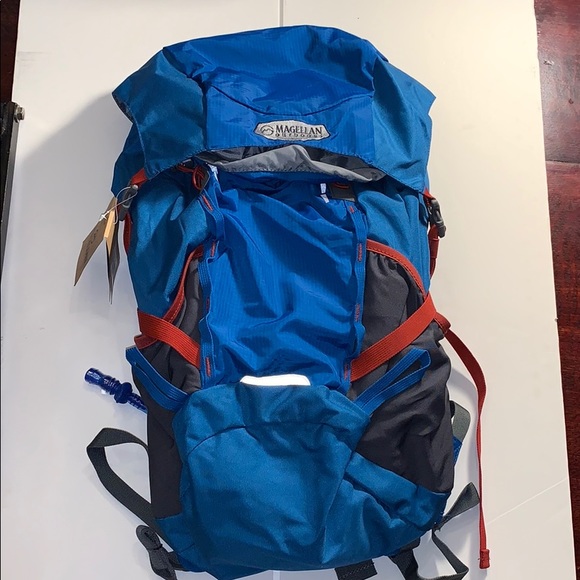 Magellan Outdoors | Bags | Magellan Outdoors 4l Hydration Backpack ...